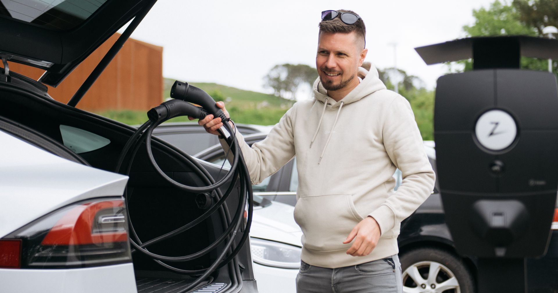 Zaptec for bedrift og næringsbygg – landsdekkende elektrikerkjede med fokus på smarte elektriske ...